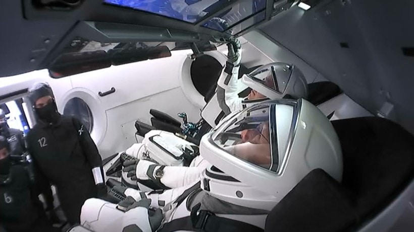 Spacex Dragon Interior 2