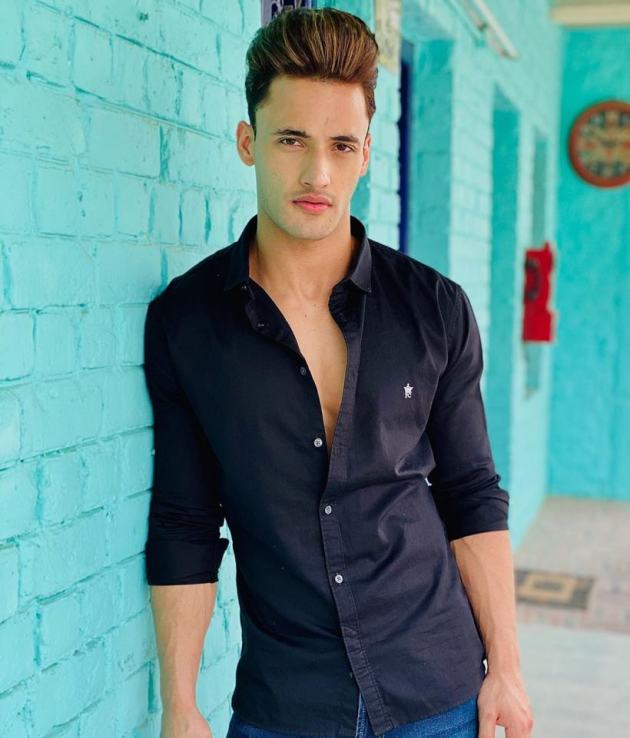 Celebrity social media photos: Ananya Panday, Varun Dhawan, Asim Riaz ...