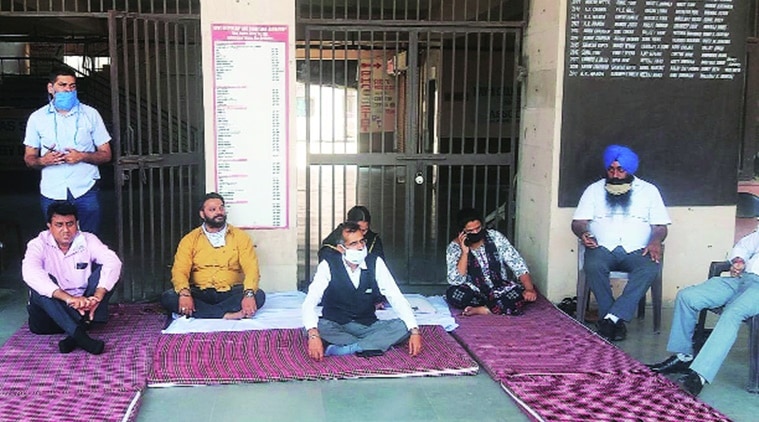 Chandigarh lawyers protest, demand courts be opened | Chandigarh News ...