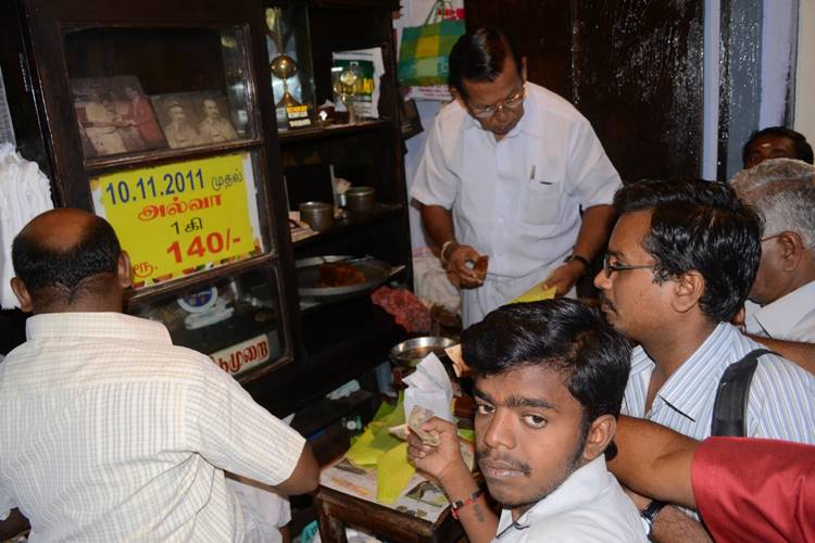 Tamil Nadu’s iconic ‘Iruttu Kadai’ owner ends life after testing Covid ...