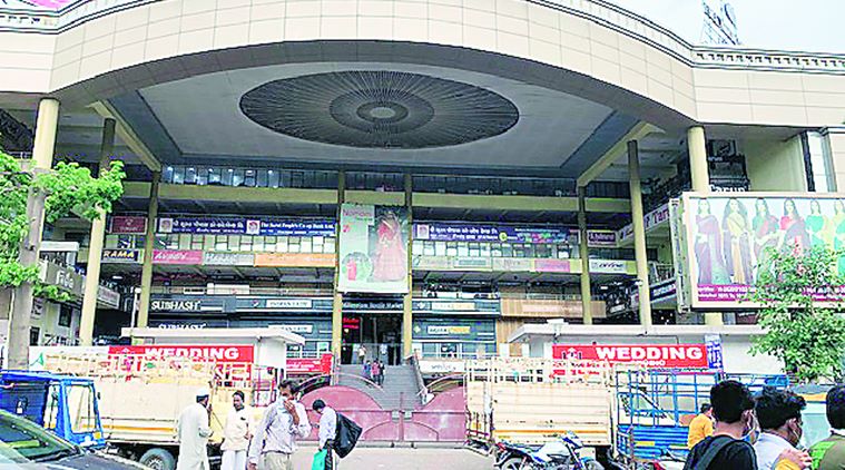 Surat: Rise in Covid cases among textile traders, 10 shops sealed ...