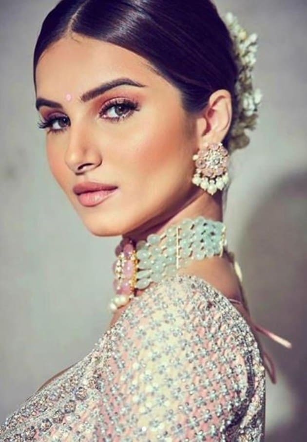 Here are 10 easy steps to get Tara Sutaria's glam makeup look