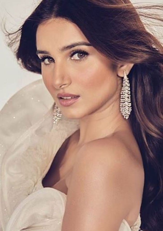 Here are 10 easy steps to get Tara Sutaria's glam makeup look