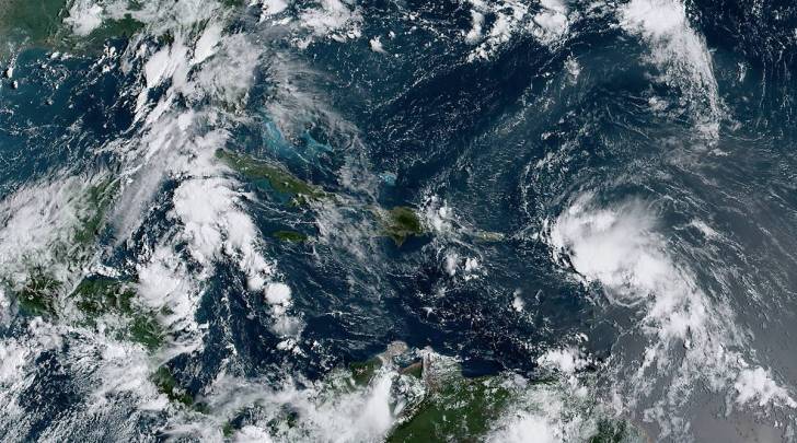 US: Hurricane Laura strikes coast after days of dire warnings | World ...