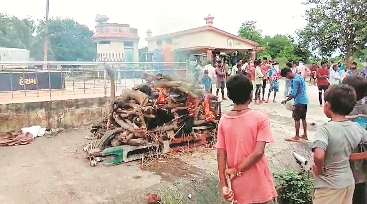 Tribal man cremates father on Surat village road, booked | India News ...