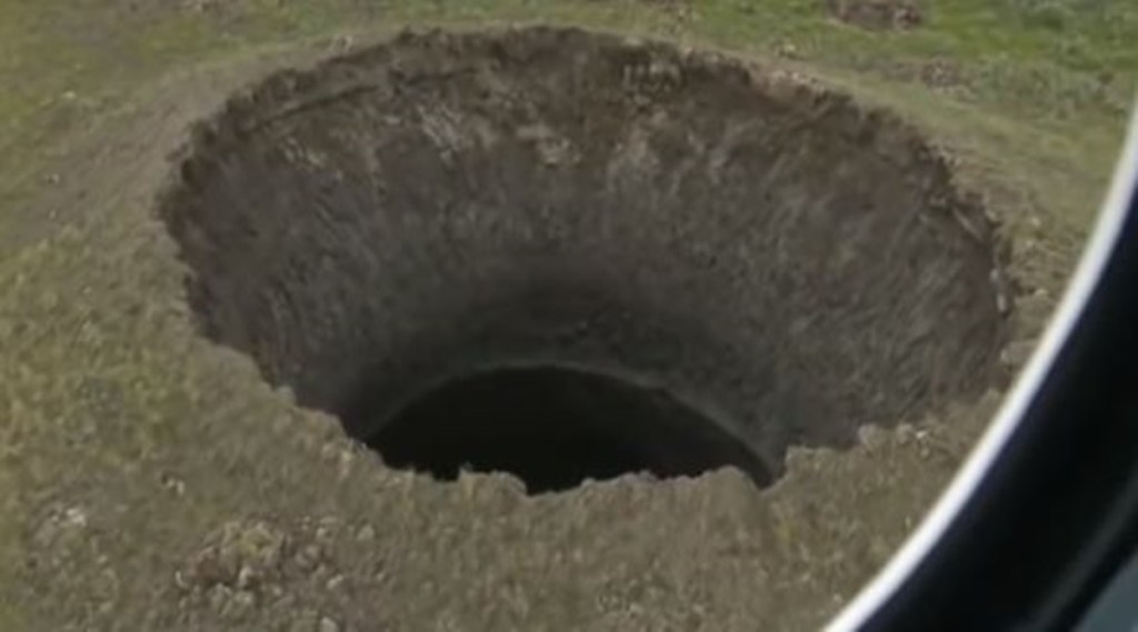 Giant 100-foot deep crater spotted in Russian Arctic Tundra region ...