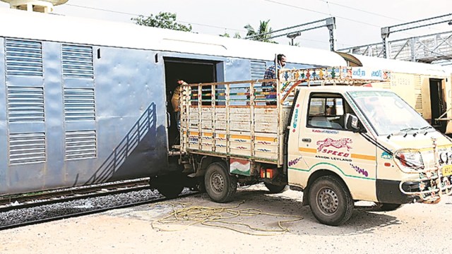 Mango Special to Banana Special: Kisan Rail gets on track | India News ...