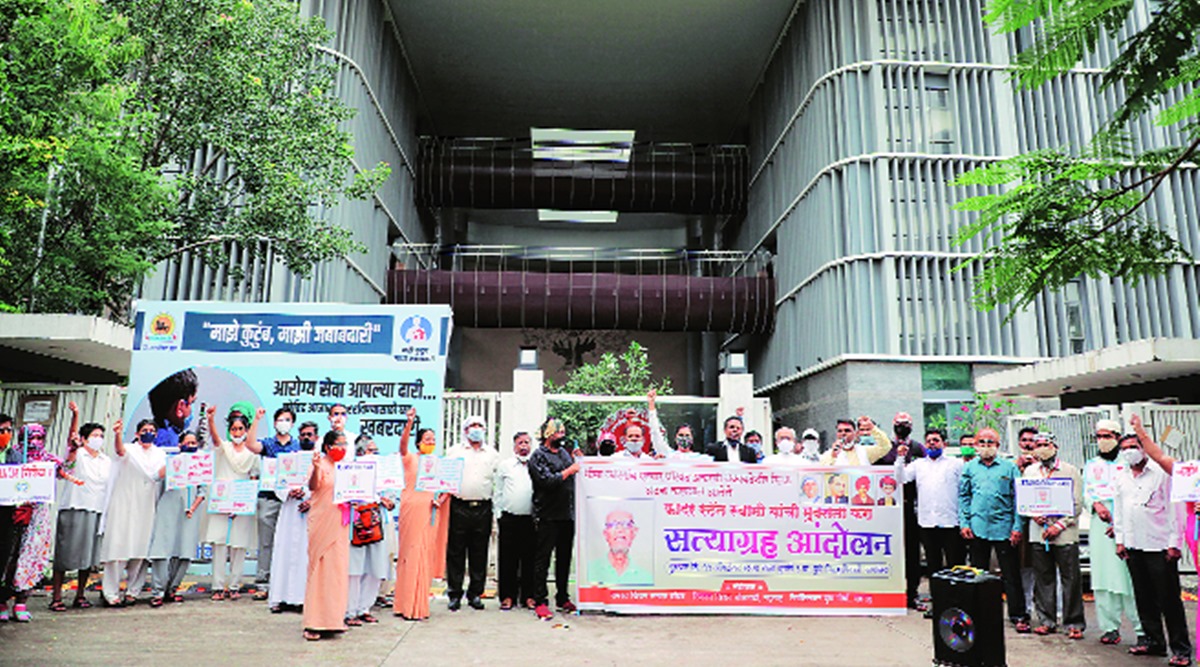Activists hold protest at Pune district collectorate to demand release ...
