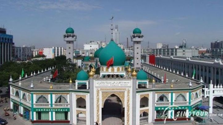 China removes domes, minarets from famous mosque; bars visitors | World ...
