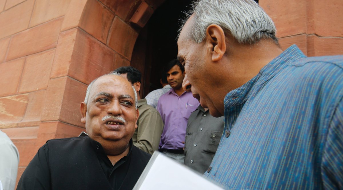 Urdu poet Munawwar Rana booked for remarks on France killings | Lucknow ...