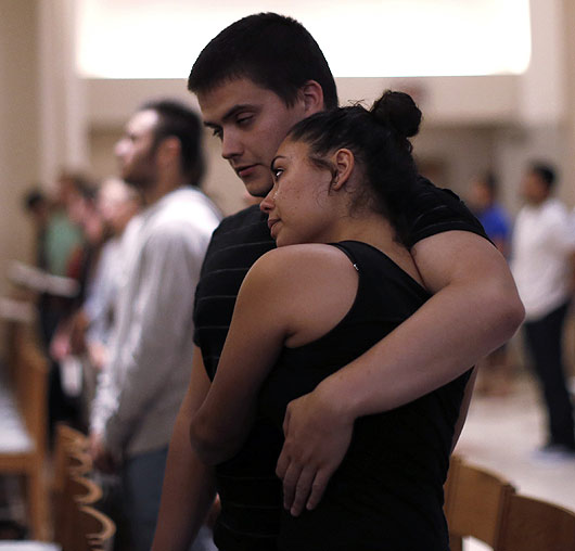 Students pay tribute to victims of ‘virgin killer’ Elliot Rodger ...