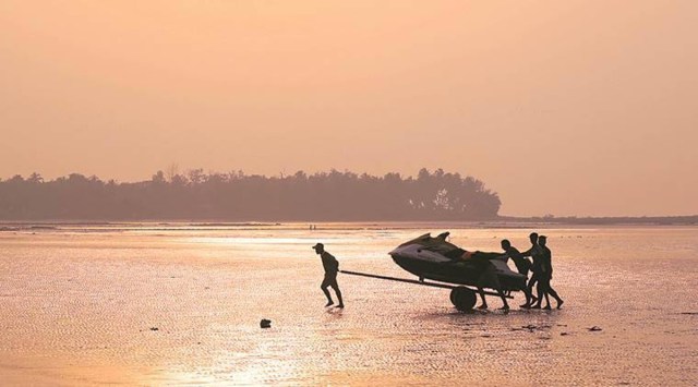 Beaches, riverfronts in Raigad to observe night curfew; Janjira fort ...