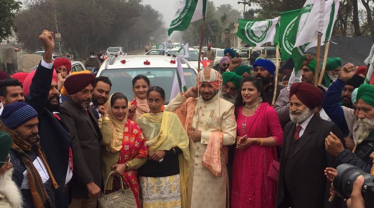 Baraat stops at Punjab toll plaza, joins farmers’ protest | Ludhiana ...
