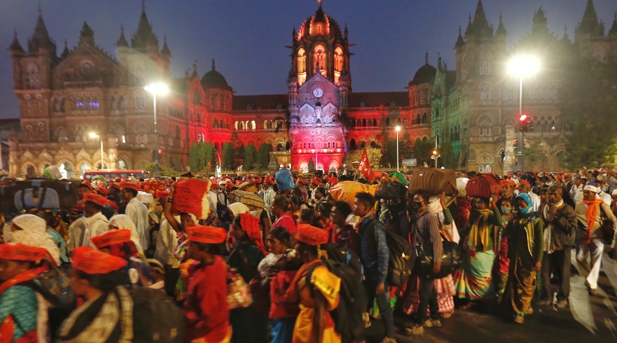 Mumbai: Farmers arrive at Azad Maidan, Sharad Pawar to address rally ...