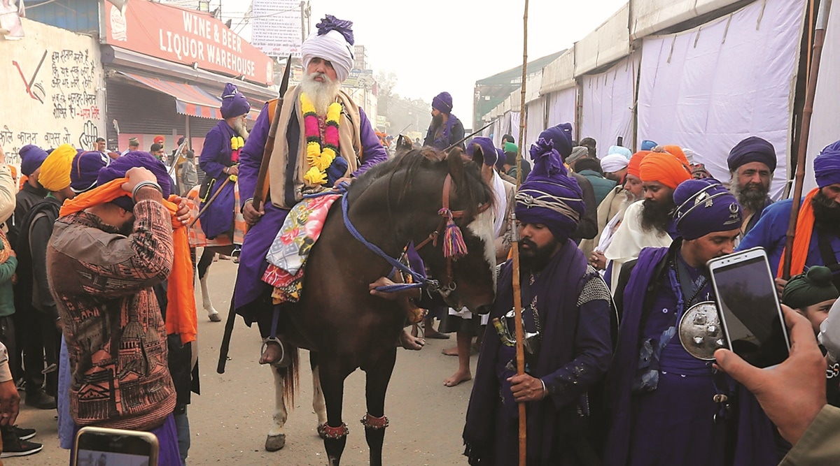 Along the 15-km stretch at Singhu, 50 horsemen trot ‘in R-Day ...