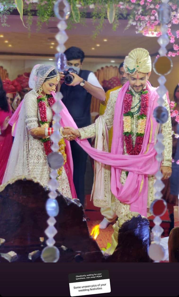 Aditya Narayan and wife Shweta Aggarwal celebrate Kiss Day with mushy ...