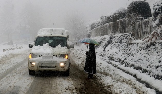Heavy snowfall in Kashmir valley brings back cold wave conditions ...