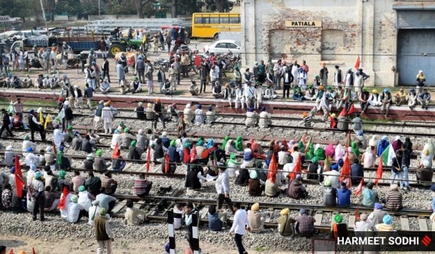 ‘Rail Roko’: Protesting farmers sit on tracks | India News News - The ...