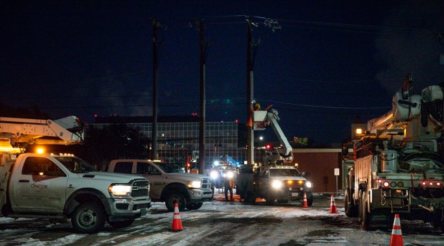 Texas power plants back online, but 325,000 households still in the ...