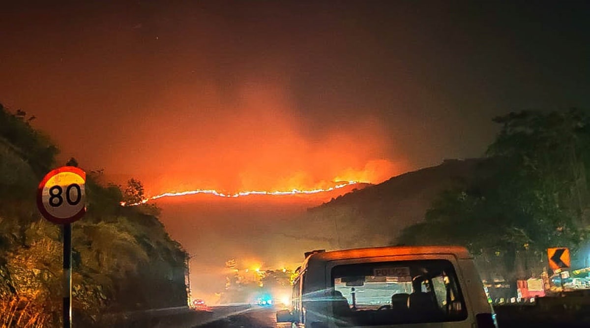 Pune: Dry vegetation on hills near Katraj tunnel gutted in night fire ...