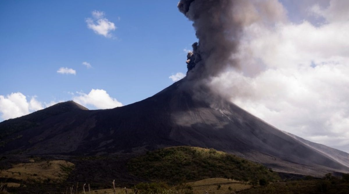 Guatemala: Pacaya volcano erupts once again, civil defence officials ...