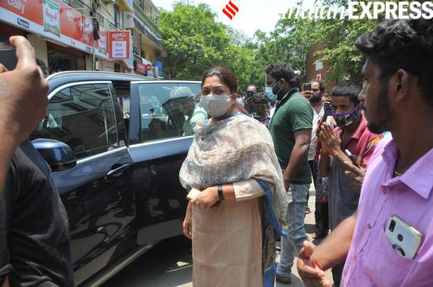Vikram, Trisha, Arjun, Vairamuthu pay last respects to late actor Vivek ...