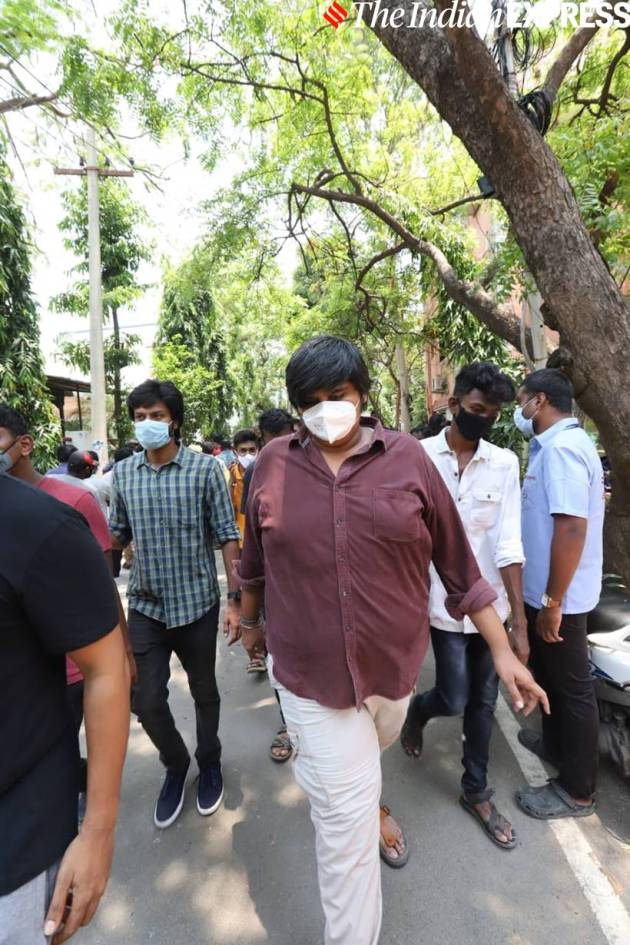 Vikram, Trisha, Arjun, Vairamuthu pay last respects to late actor Vivek ...