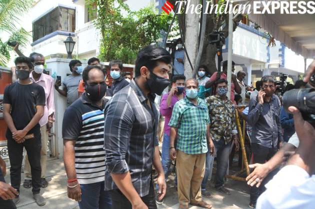 Vikram, Trisha, Arjun, Vairamuthu pay last respects to late actor Vivek ...