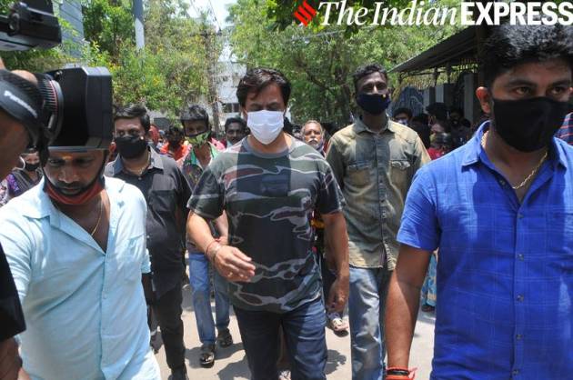 Vikram, Trisha, Arjun, Vairamuthu pay last respects to late actor Vivek ...