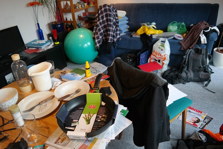 How does a cluttered house affect your mental health? A psychologist ...