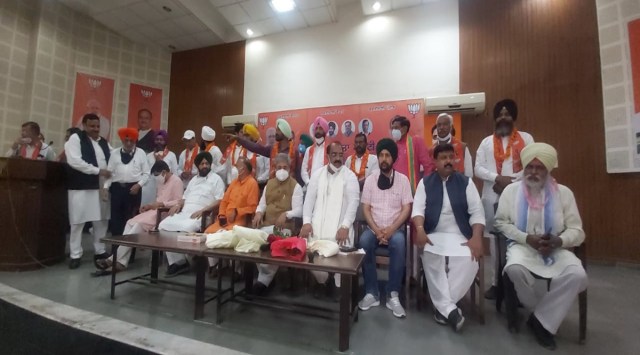 BJP inducts SC members from Malwa into party | India News - The Indian ...