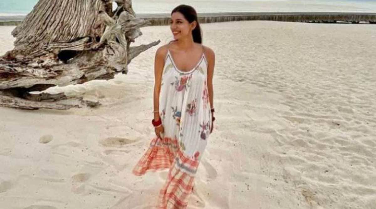 Beach Fashion Sanjana Ganesan Looks Lovely In A Strappy Maxi Dress Fashion News The Indian