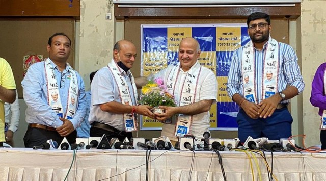 Surat industrialist Mahesh Savani quits AAP | Ahmedabad News - The ...