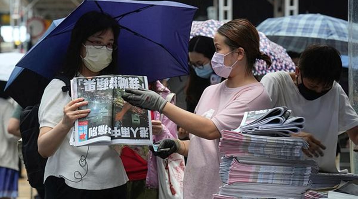 Hong Kong bids goodbye to pro-democracy newspaper Apple Daily, people ...