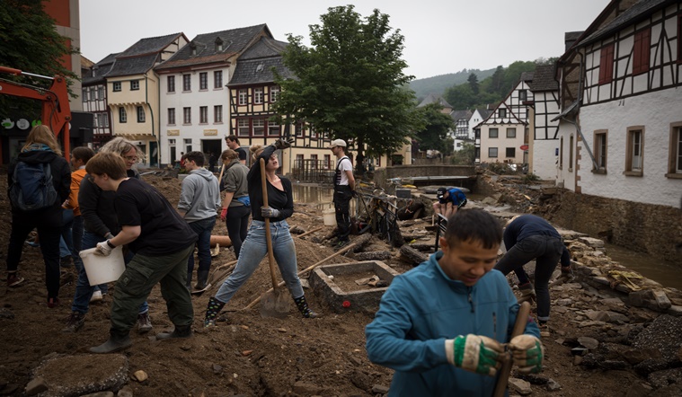 Floods thrust climate change to center of German campaign as toll ...