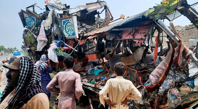 30 killed, several injured as bus crashes in Pakistan | Pakistan News ...
