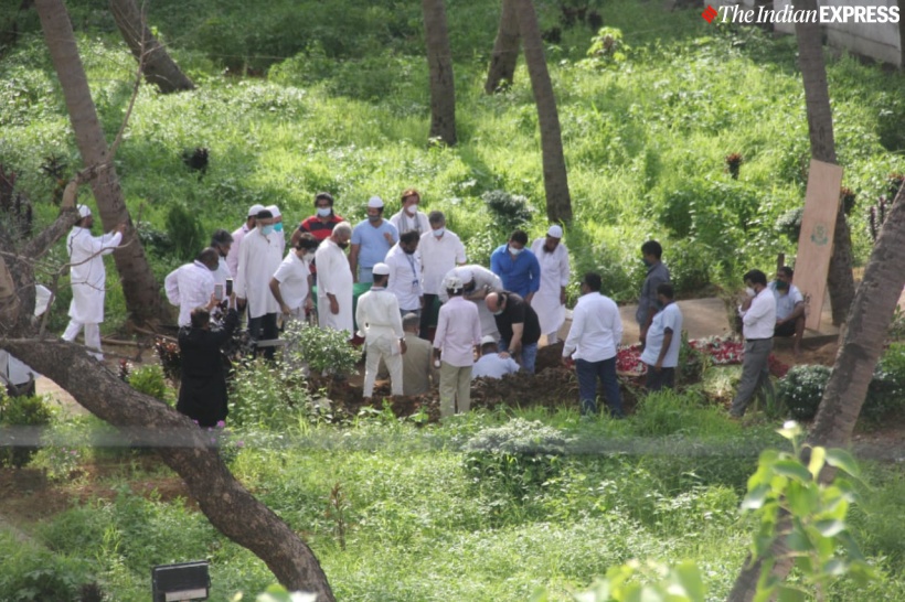 Dilip Kumar Funeral Live News Updates: Dilip Kumar Death News, Dilip ...