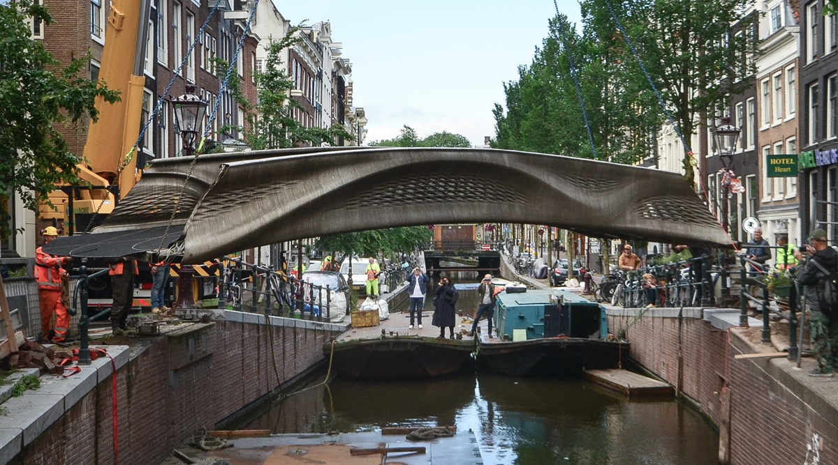 World’s first 3D-printed steel footbridge unveiled in Amsterdam ...
