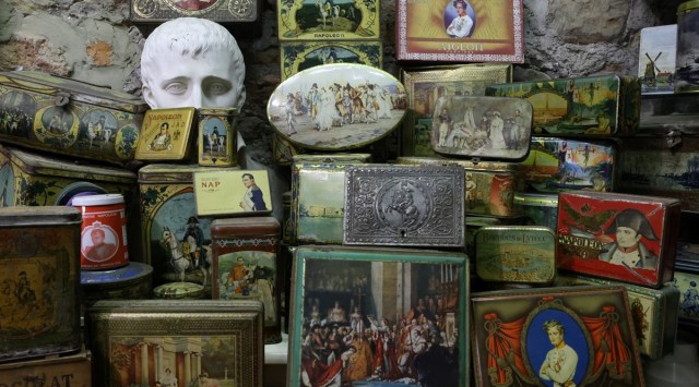 Belgian collects a treasure trove of 60,000 vintage tin boxes | Art-and ...
