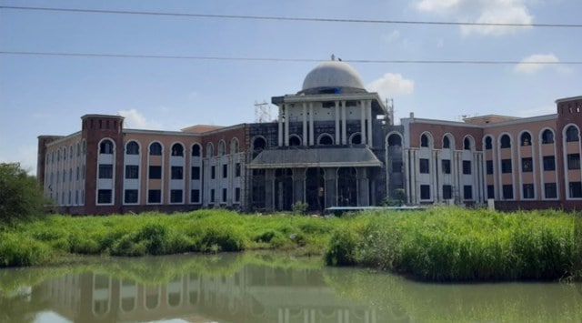 Maharashtra CM inaugurates Palghar district headquarters building ...