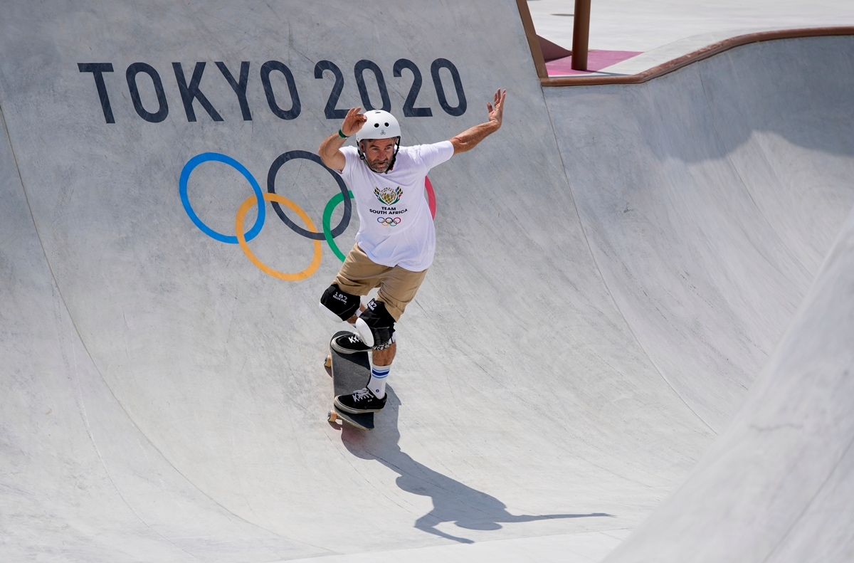 Tokyo 2020: At 46, South African skateboarder finally wows mom at Games ...