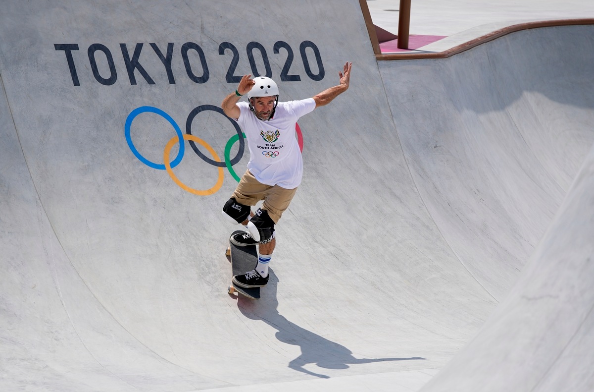 Tokyo 2020: At 46, South African skateboarder finally wows mom at Games ...