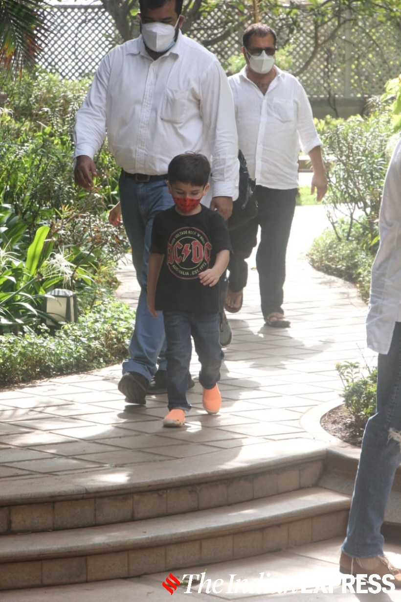 First photo of Kareena Kapoor-Saif Ali Khan’s younger son Jeh Ali Khan ...