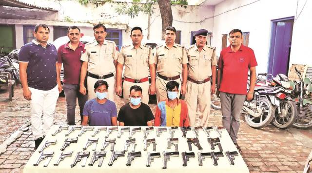 Inter State Arms Smuggling Gang Busted 35 Country Made Pistols