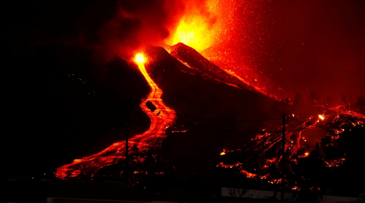 Volcano erupts on Spain’s Canary Island, thousands flee | World News ...