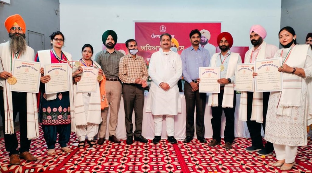 Punjab: 16 educators from Doaba get awards | Chandigarh News - The ...