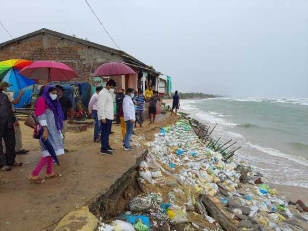 Cyclone Gulab hits Odisha, Andhra coasts; relief, rescue teams on alert ...
