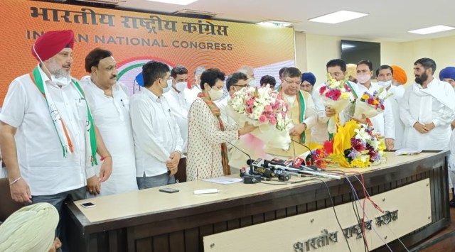 Three Haryana leaders from BJP and INLD join Congress | Chandigarh News ...