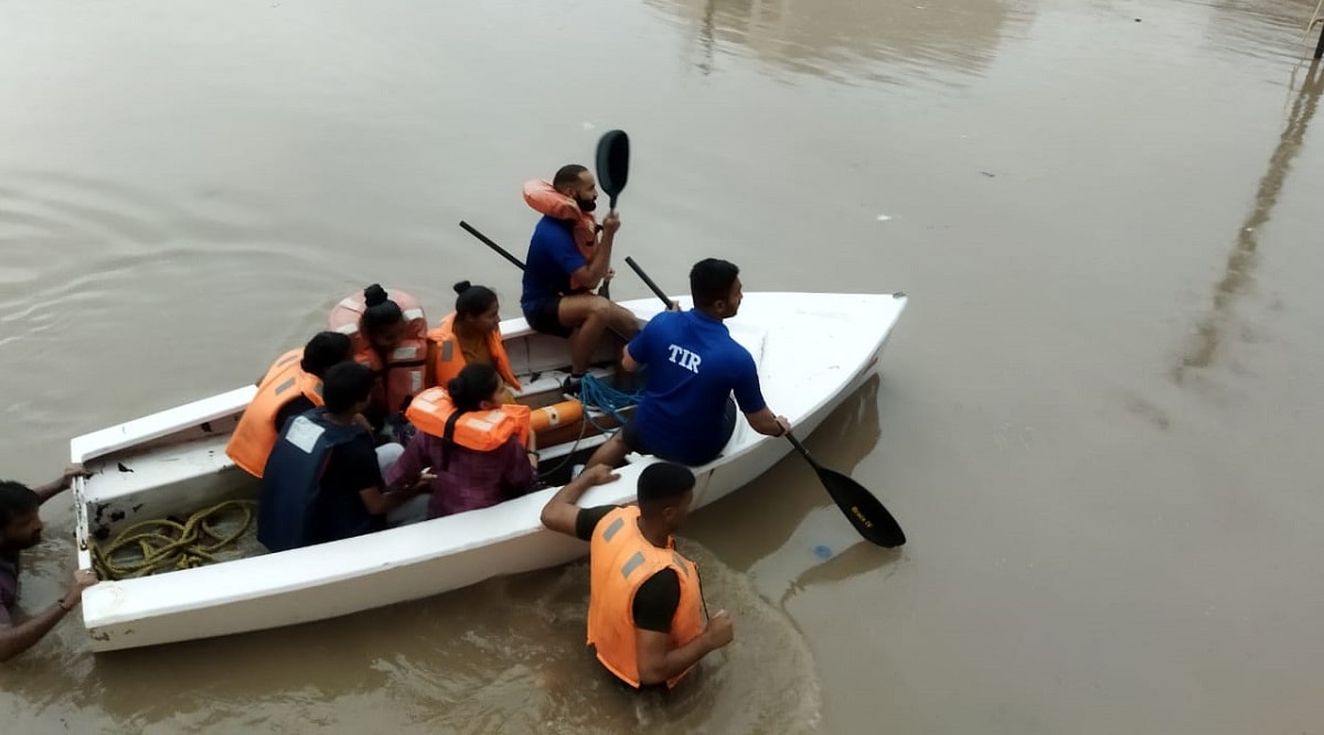 Gujarat floods: Indian Navy rescues 400 people in Jamnagar | Ahmedabad ...