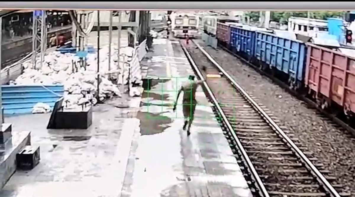 Maha: Alert cop saves mentally disturbed woman from being run over by ...